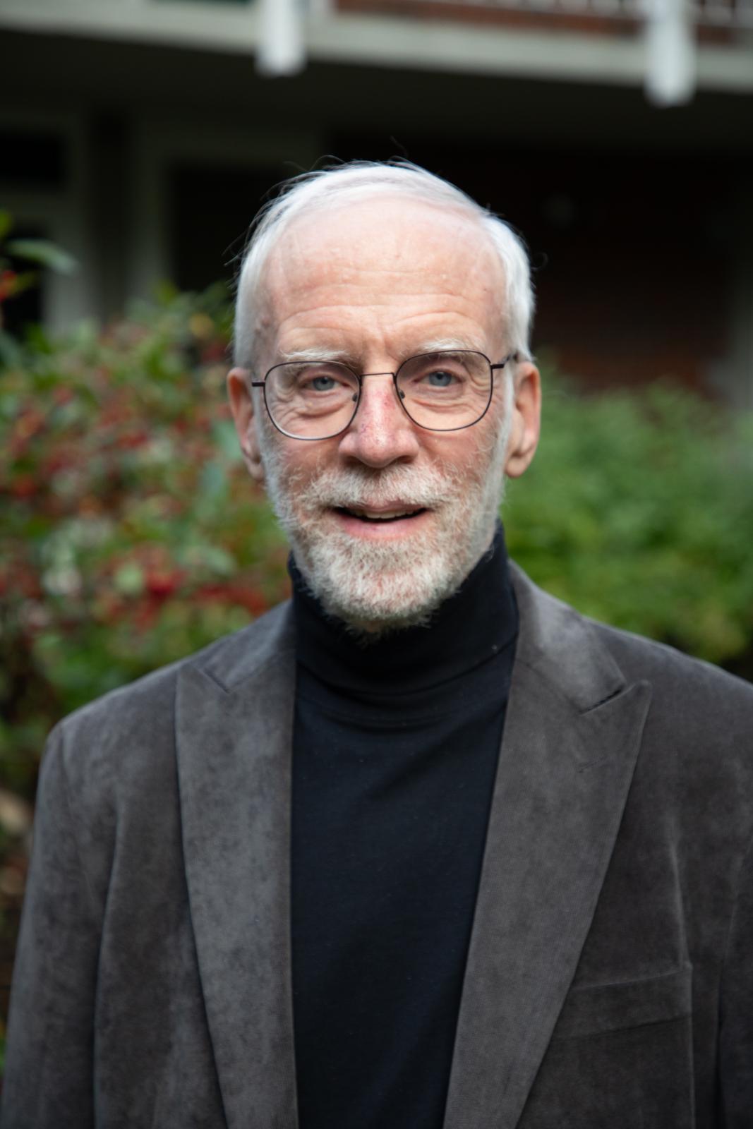 Hovering on the Edge | Commonweal Magazine