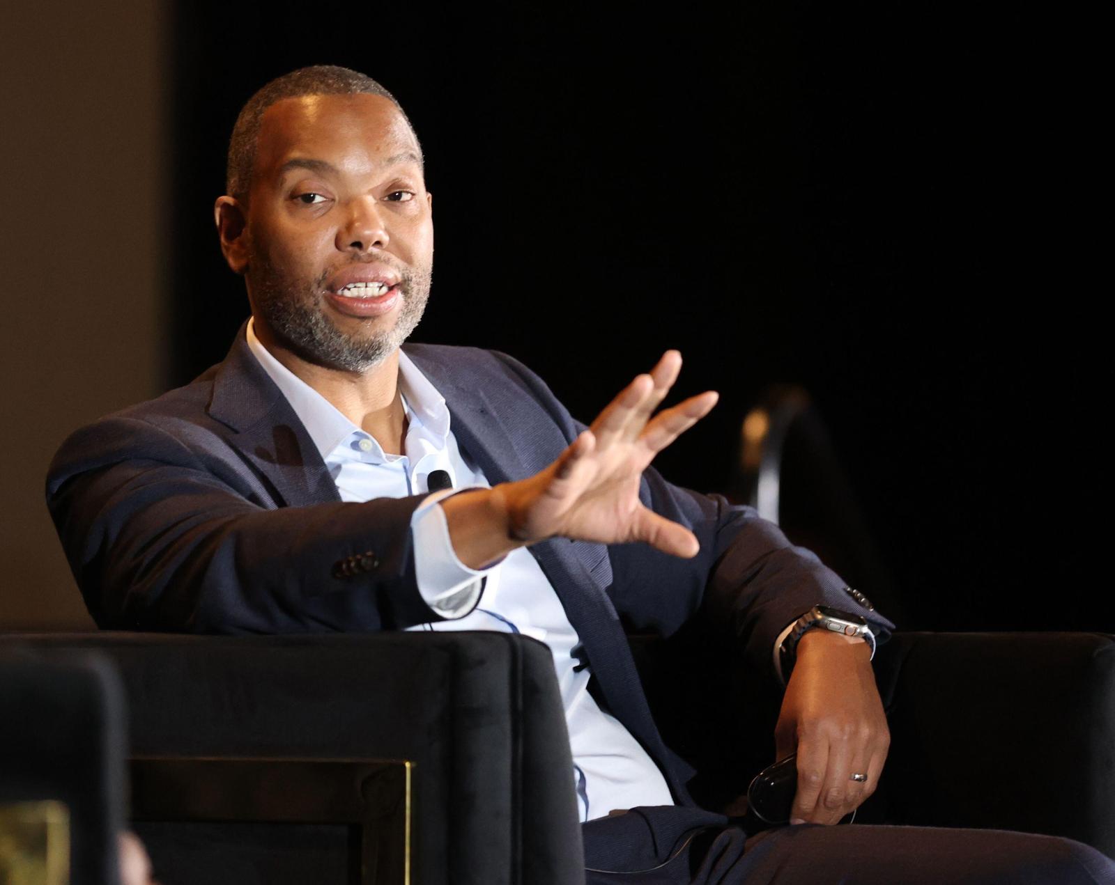 The Writer as Superhero | Commonweal Magazine