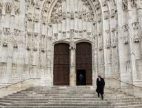 The God Trick | Commonweal Magazine