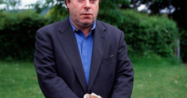 When Hitchens Was Good | Commonweal Magazine